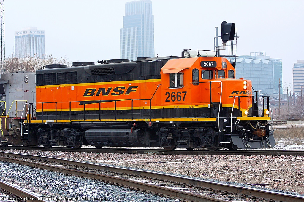 BNSF 2667 GP39-3